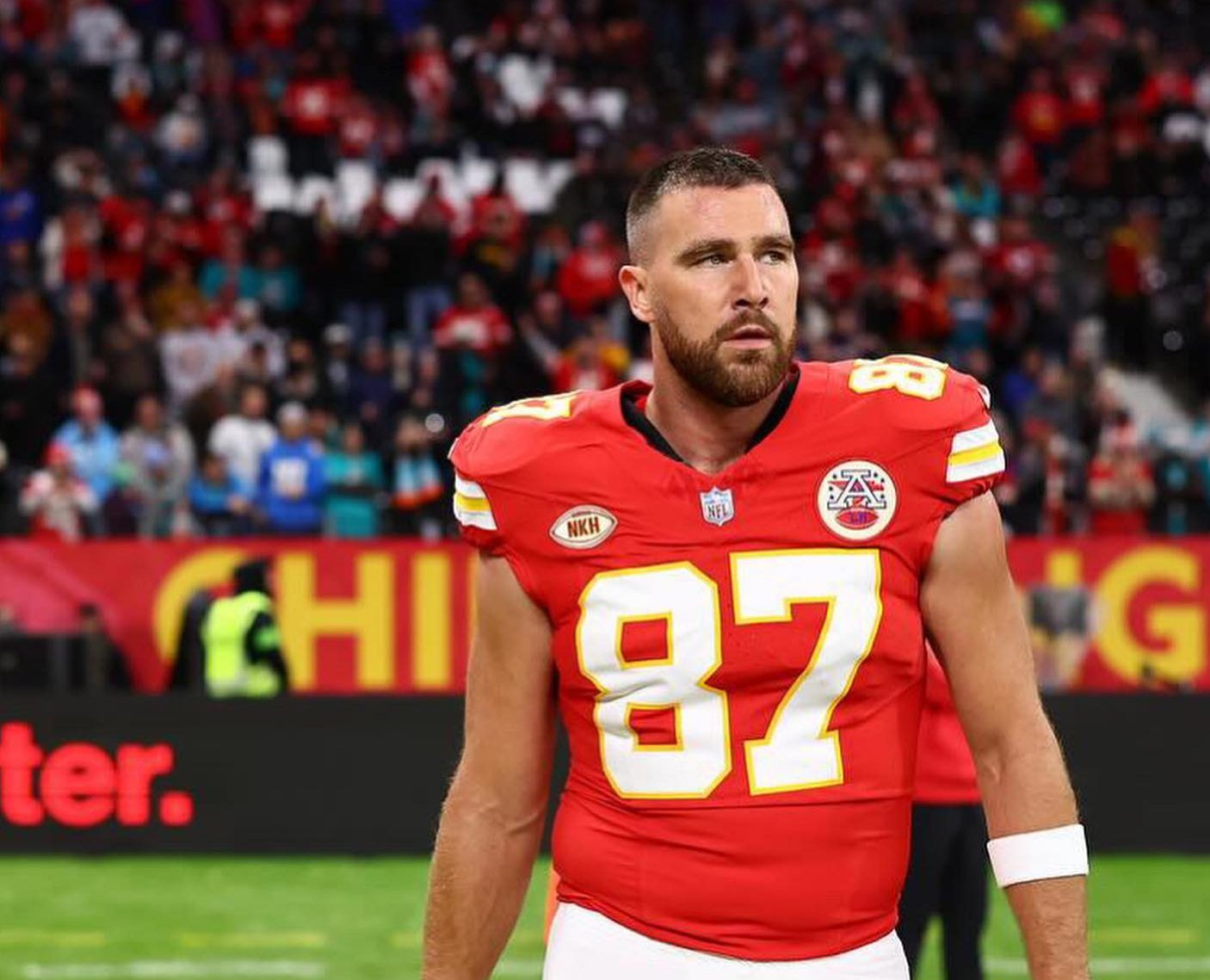 Travis Kelce Net Worth 2025 | NFL Earnings & Lifestyle