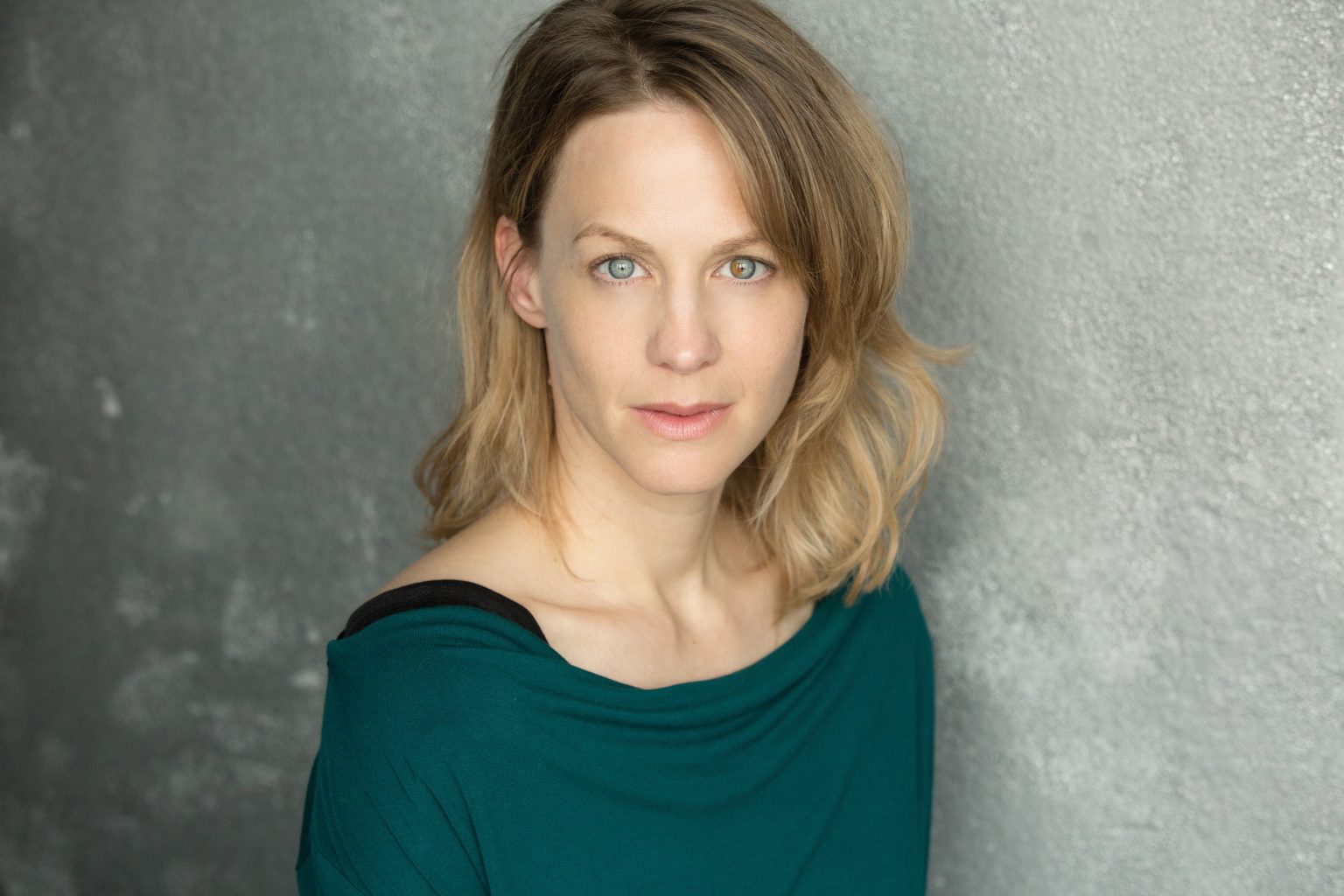 Alexandra Grant Age: How Old is the Artist? - Social Media Girls Forum