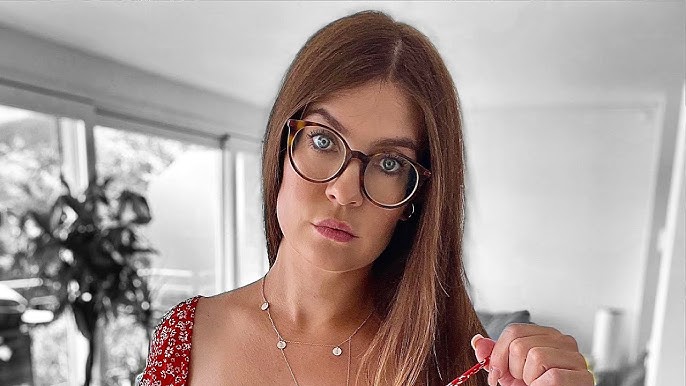 Leicht Perlig Age: Radiant Resilience, Curvy Confidence, and Germany's ...